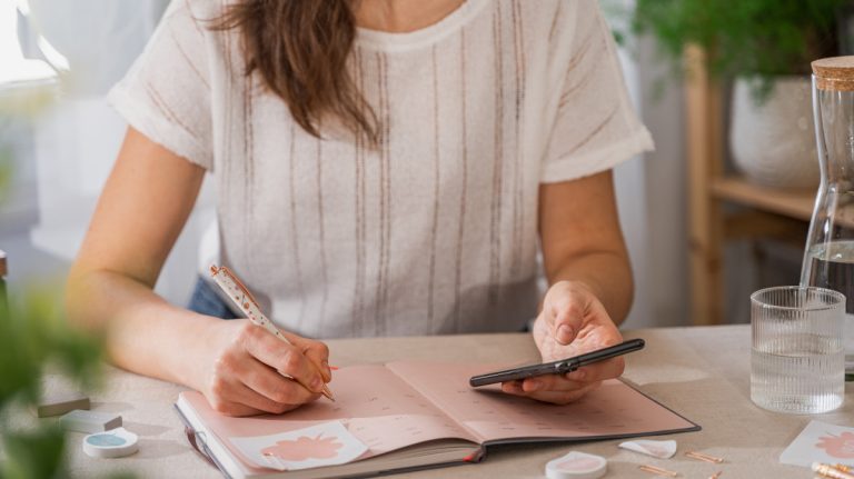 What is a Homemaker? A Beginner's Guide to Homemaking